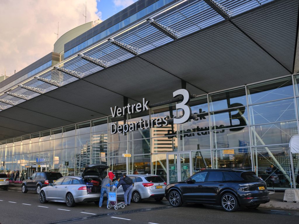 More Travel Chaos at Amsterdam Schiphol, CEO Steps Down | AirlineGeeks.com