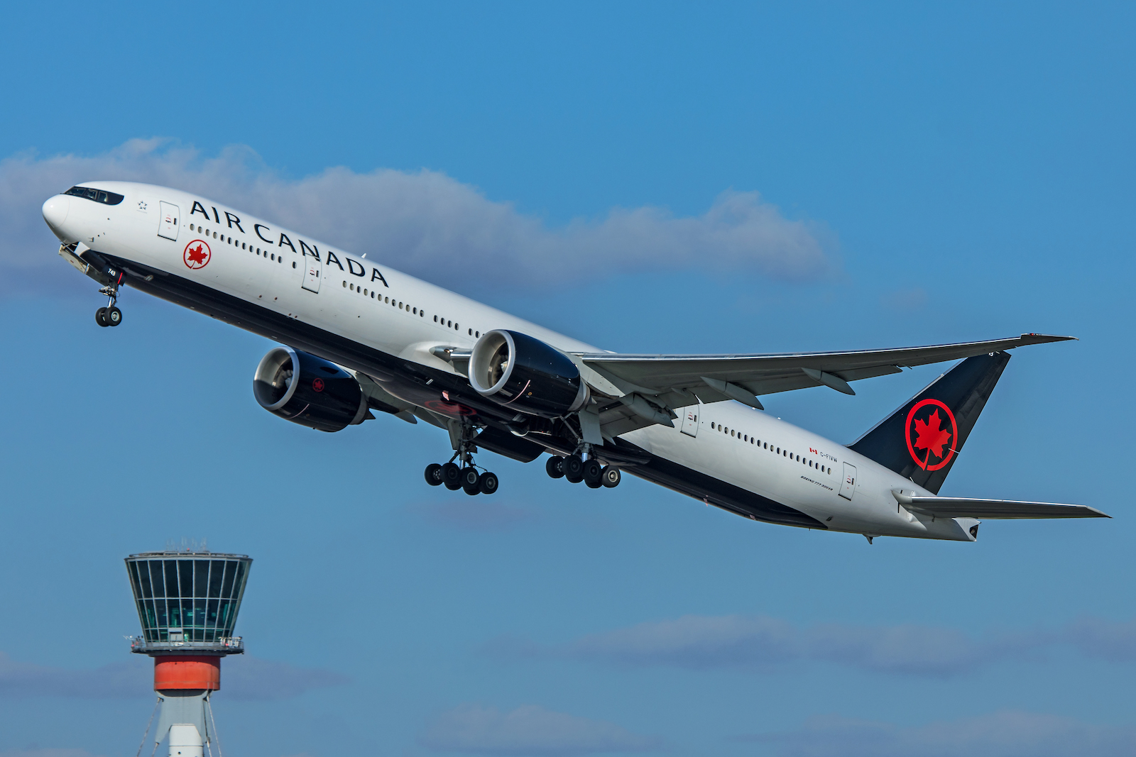 Police: Ex-Air Canada Pilot Flew for Nearly 17 Years Without Proper ...