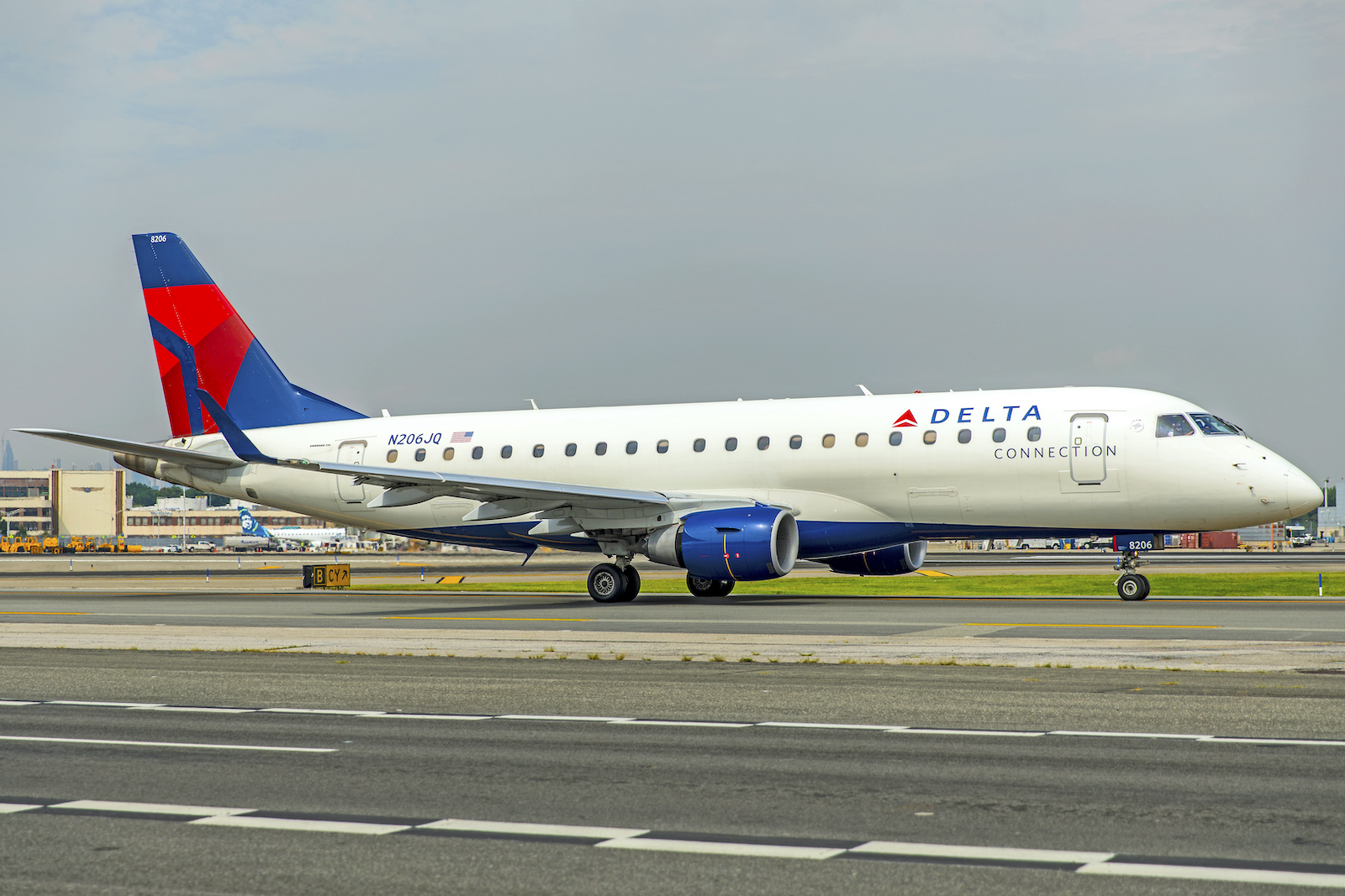 Delta Cuts Food, Beverage Service on Short Flights | AirlineGeeks.com