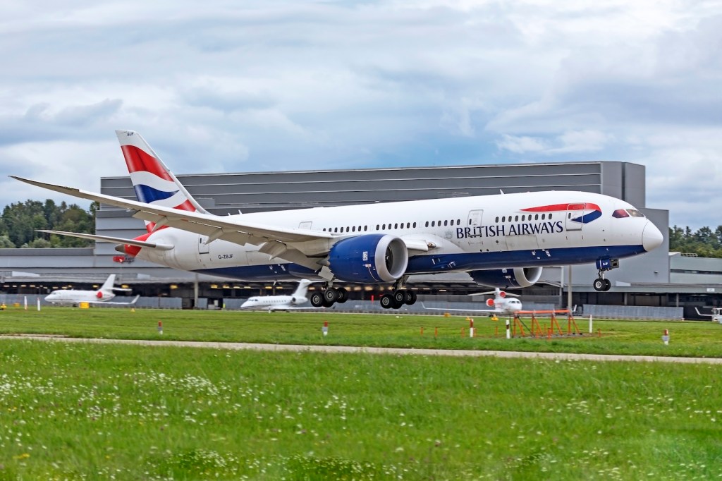 U.K. Considers National Flight Ban for Disruptive Passengers ...